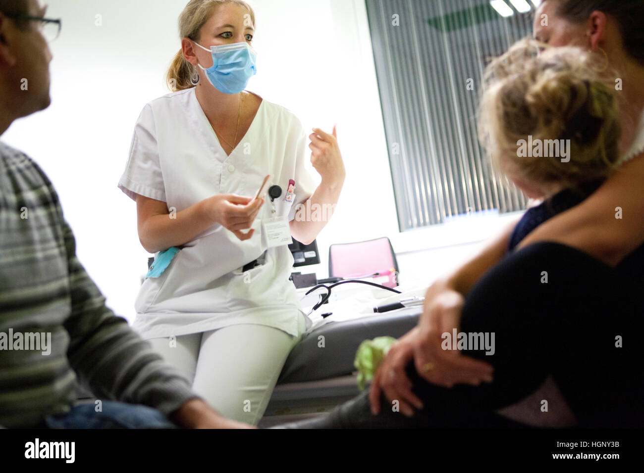 PEDIATRIC EMERGENCY UNIT Stock Photo - Alamy