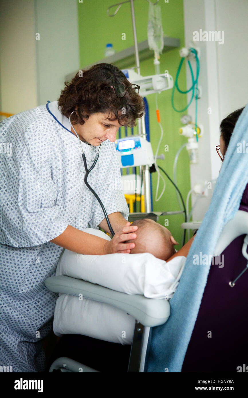 Pediatrics exam room hi-res stock photography and images - Alamy