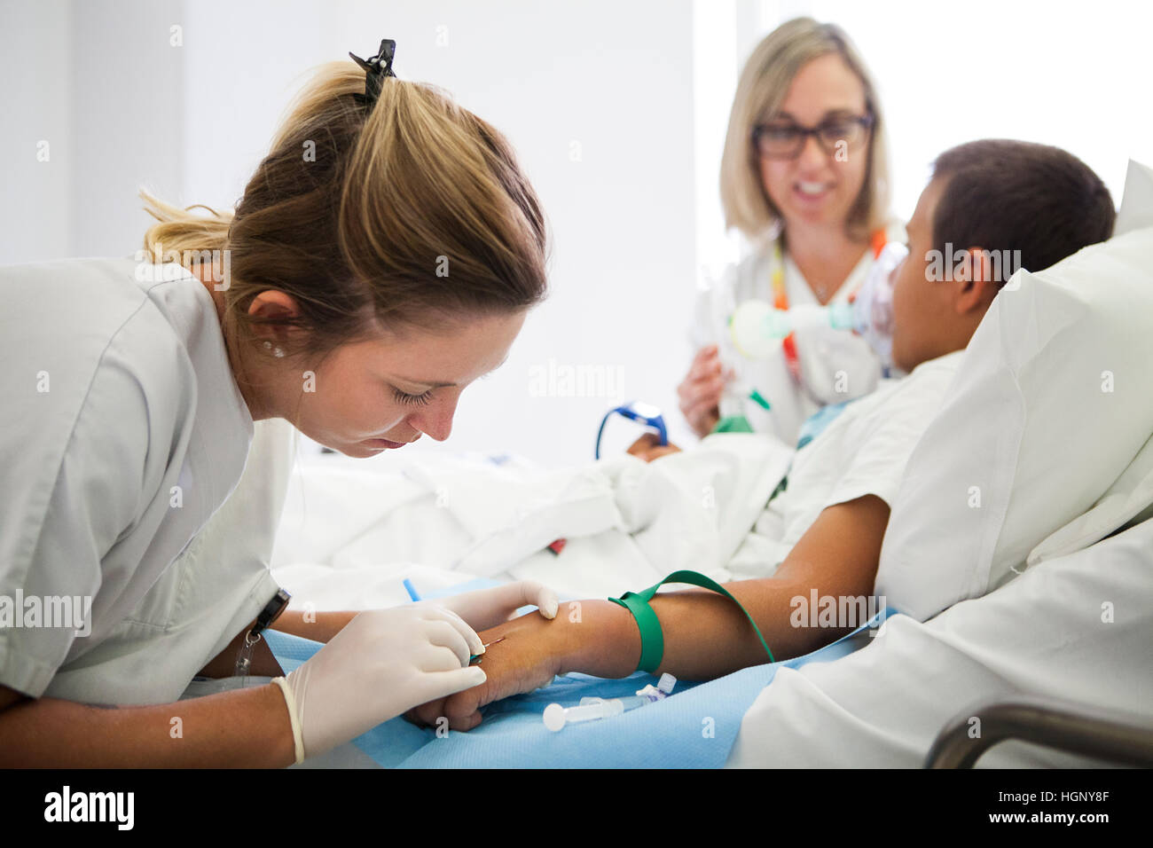 Intravenous injection hi-res stock photography and images - Alamy