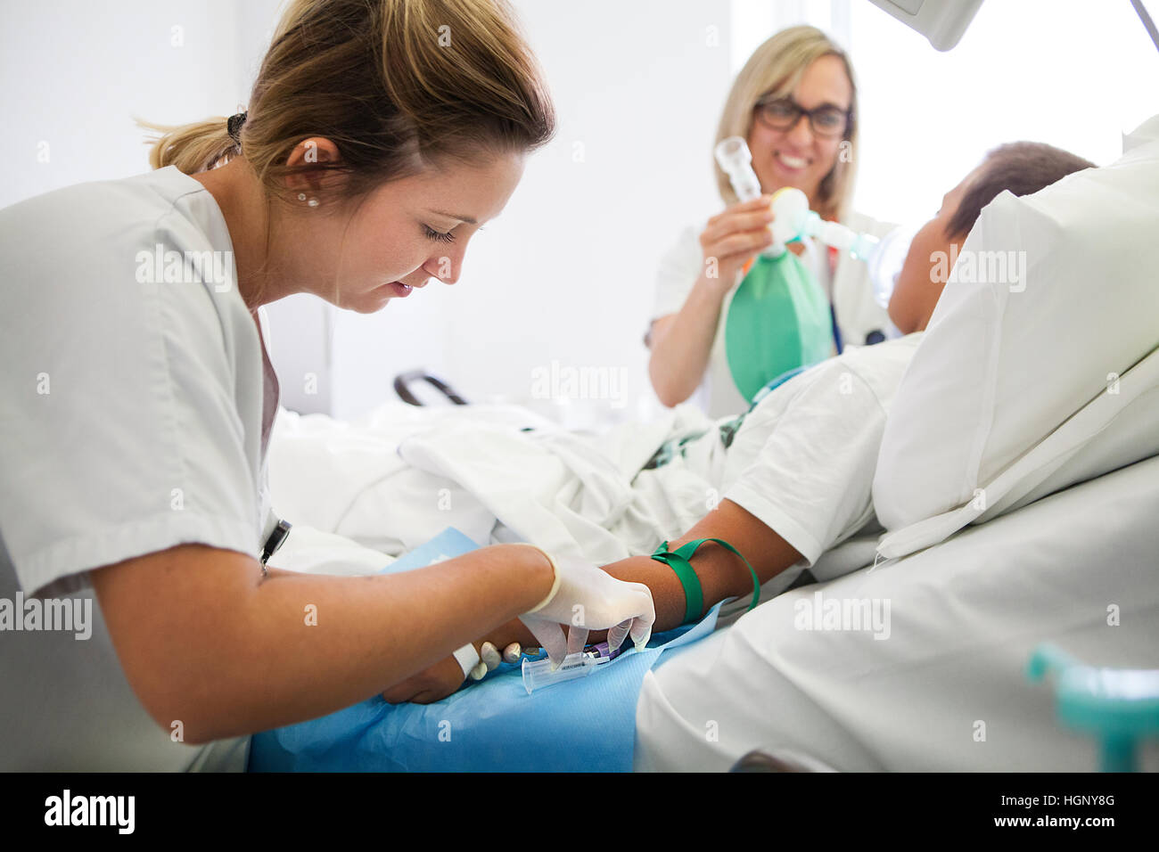 Intravenous injection hi-res stock photography and images - Alamy