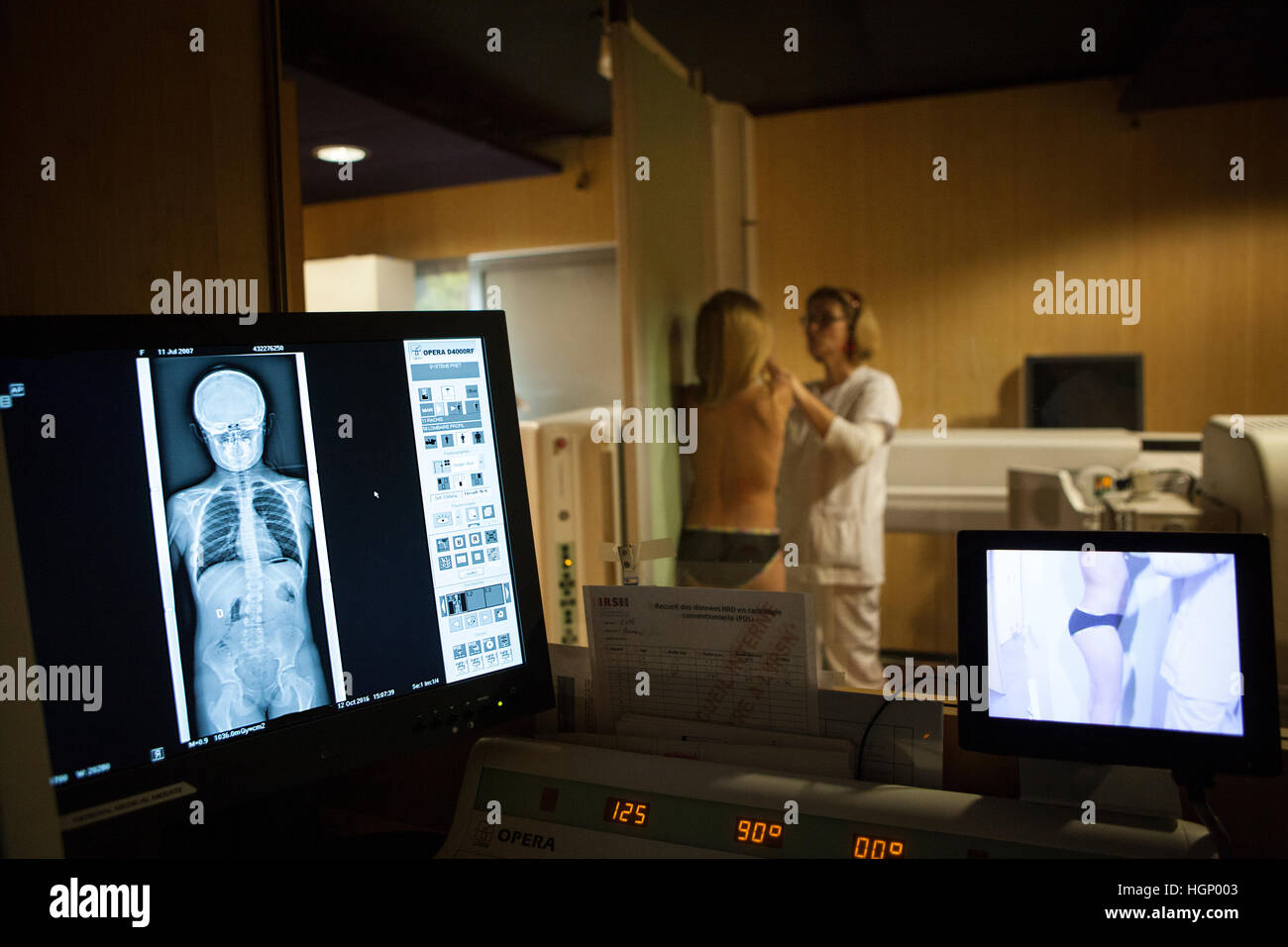 Child having x ray girl hi-res stock photography and images - Alamy