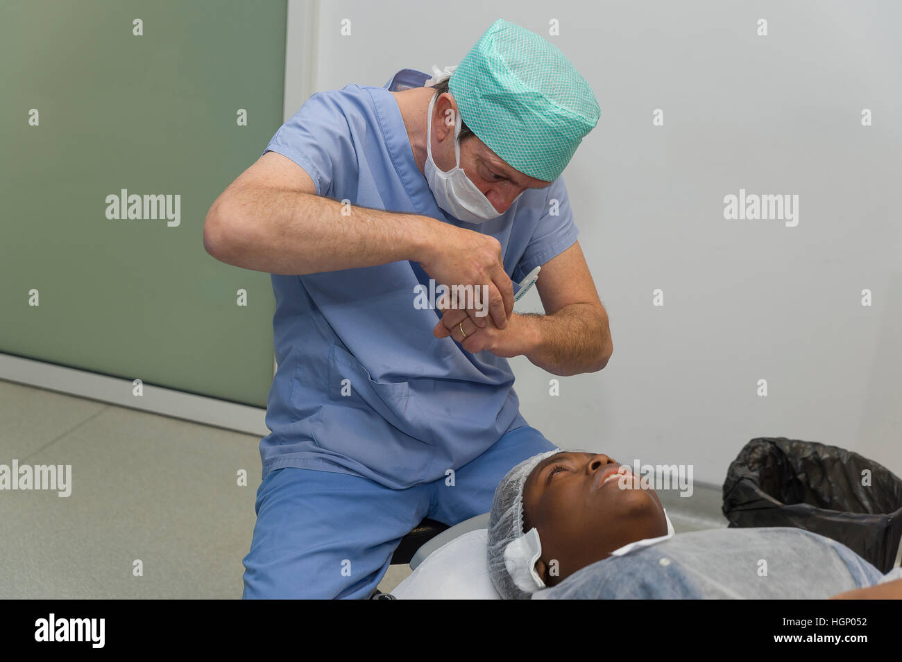 Man eye vision laser hi-res stock photography and images - Alamy