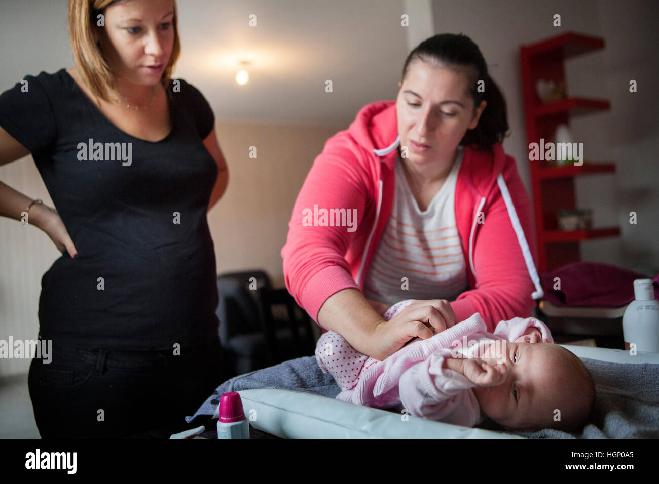 Midwife mothers and babies hi-res stock photography and images - Alamy