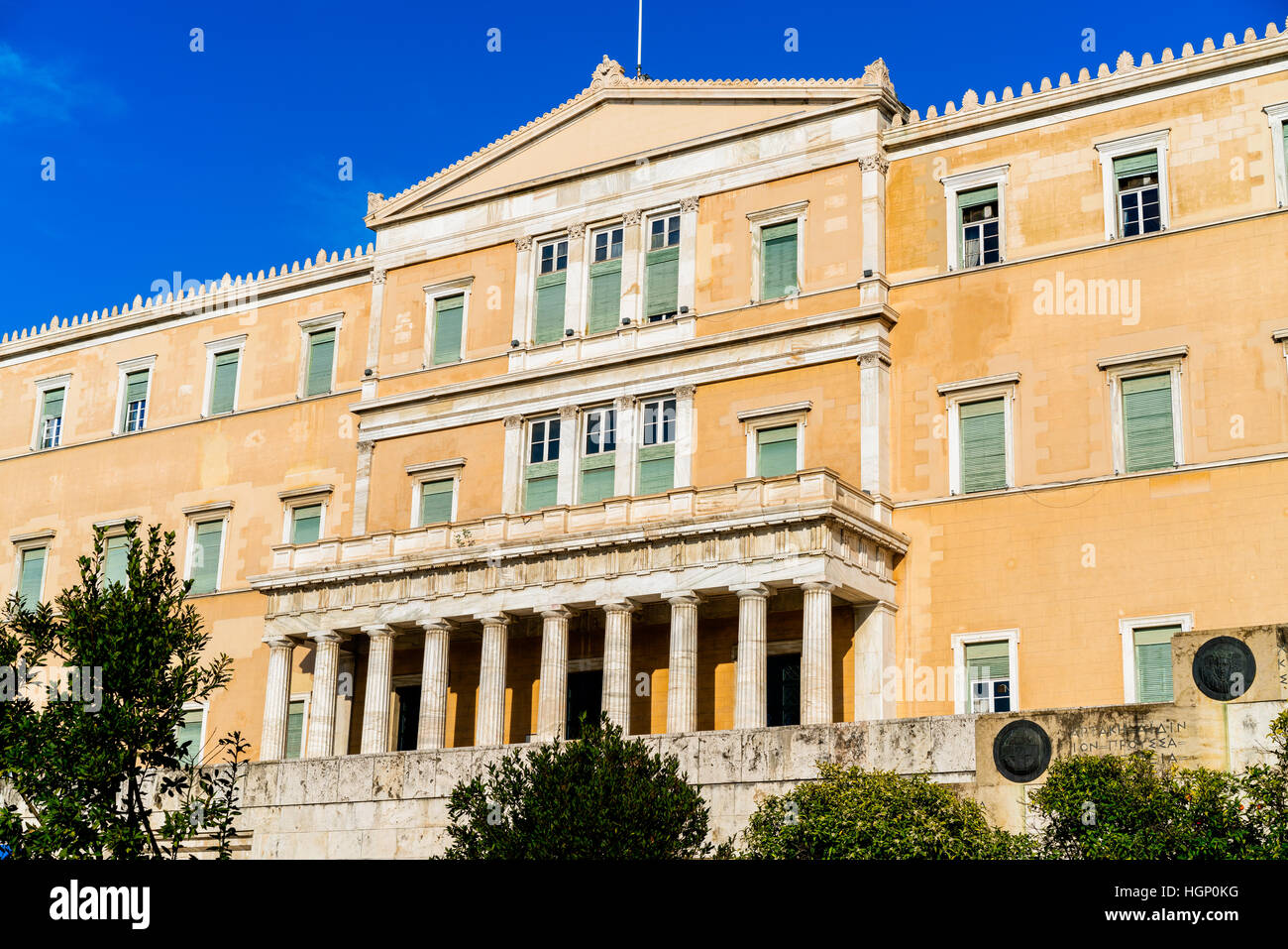 Facade of the Greek parliament Stock Photo - Alamy