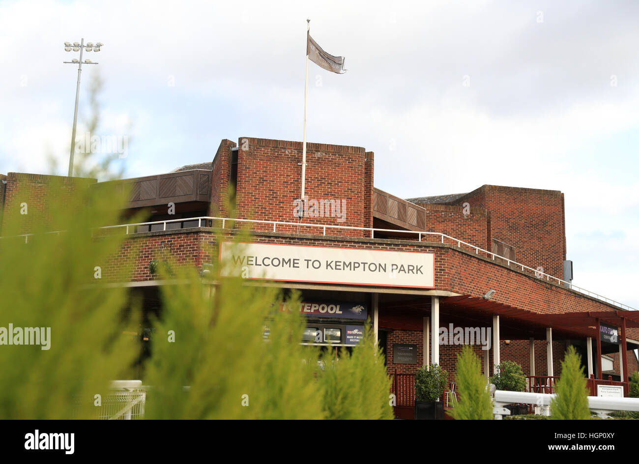 A general view of Kempton Park Racecourse Stock Photo - Alamy