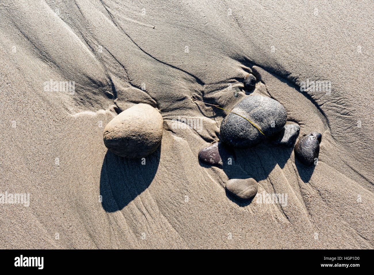 Scattered beach pebbles hi-res stock photography and images - Alamy