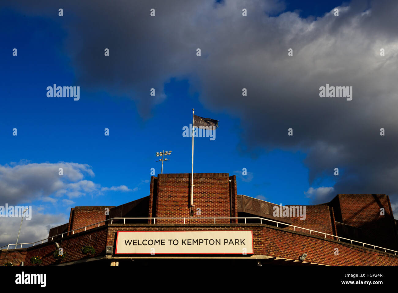 A general view of Kempton Park Racecourse Stock Photo - Alamy