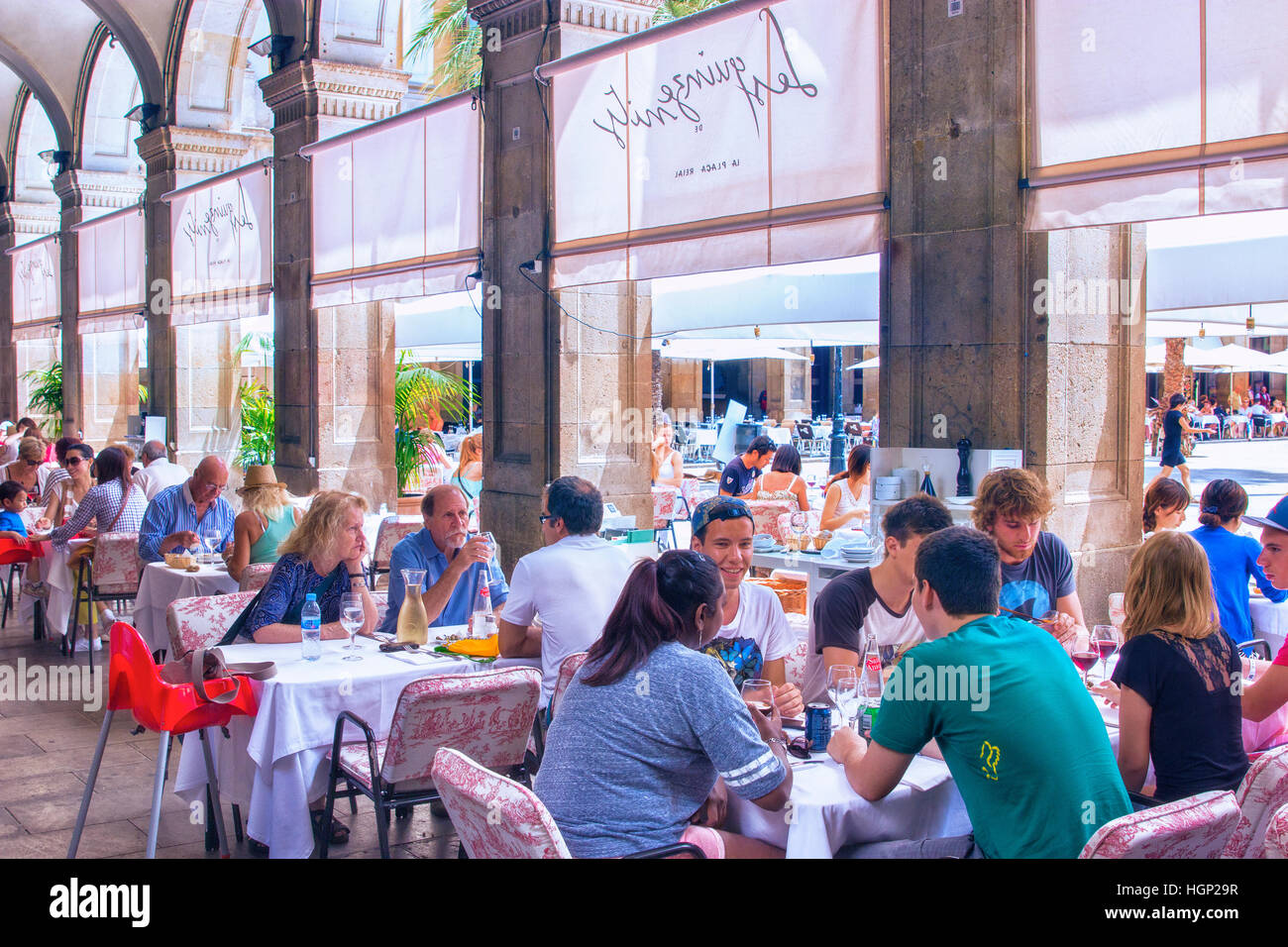 City plaza real hi-res stock photography and images - Alamy