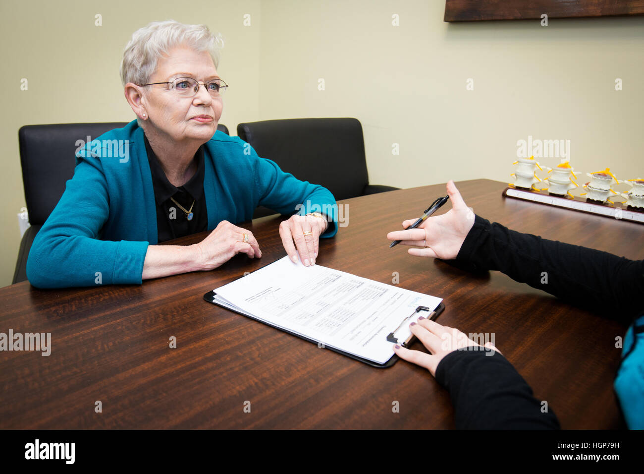 Patient signing contract, Elderly woman patient signing contract Stock ...