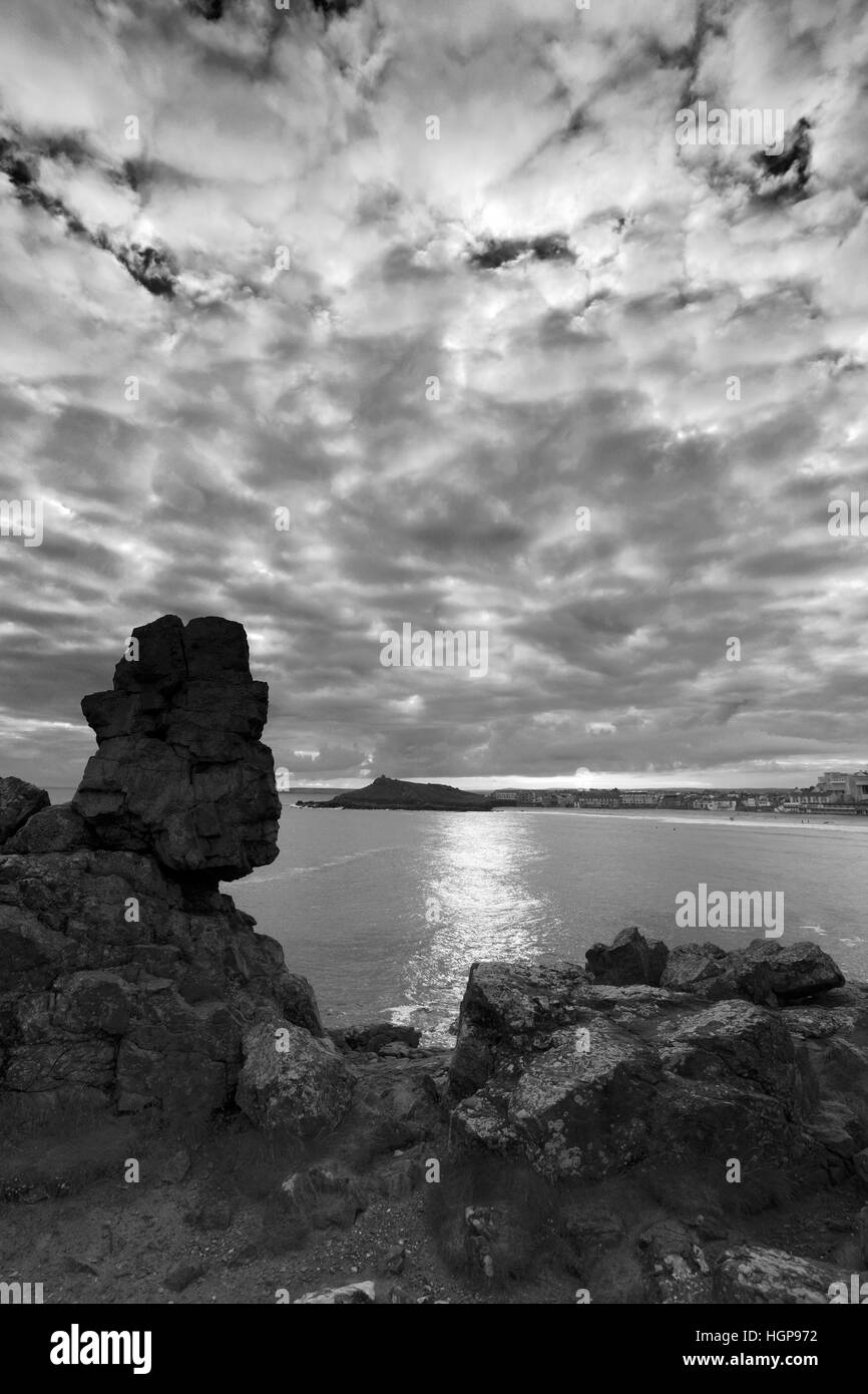 Rocks on Clodgy Point, Porthmeor beach, St Ives, Cornwall County ...