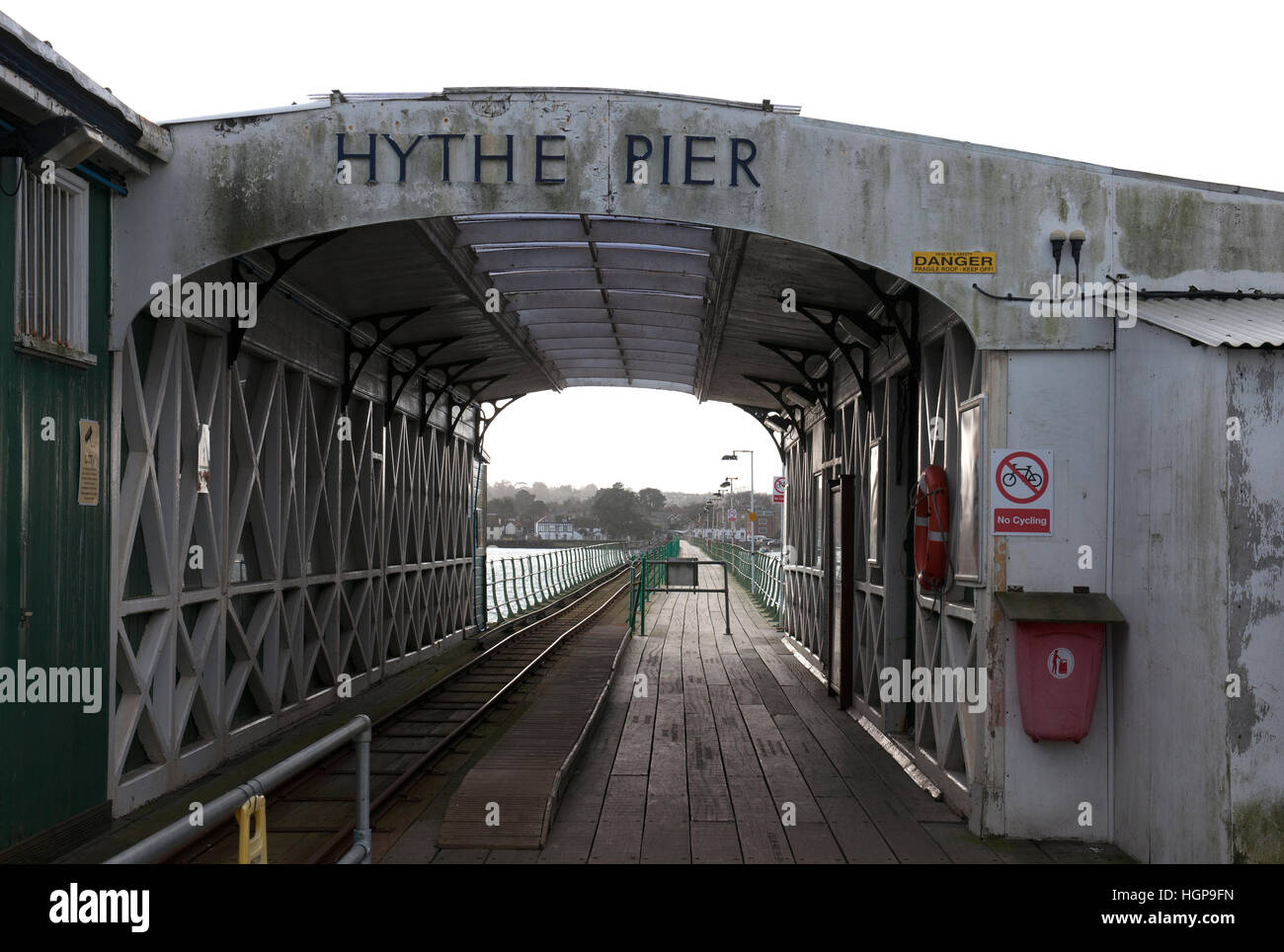 Hythe pier pierhead hi-res stock photography and images - Alamy
