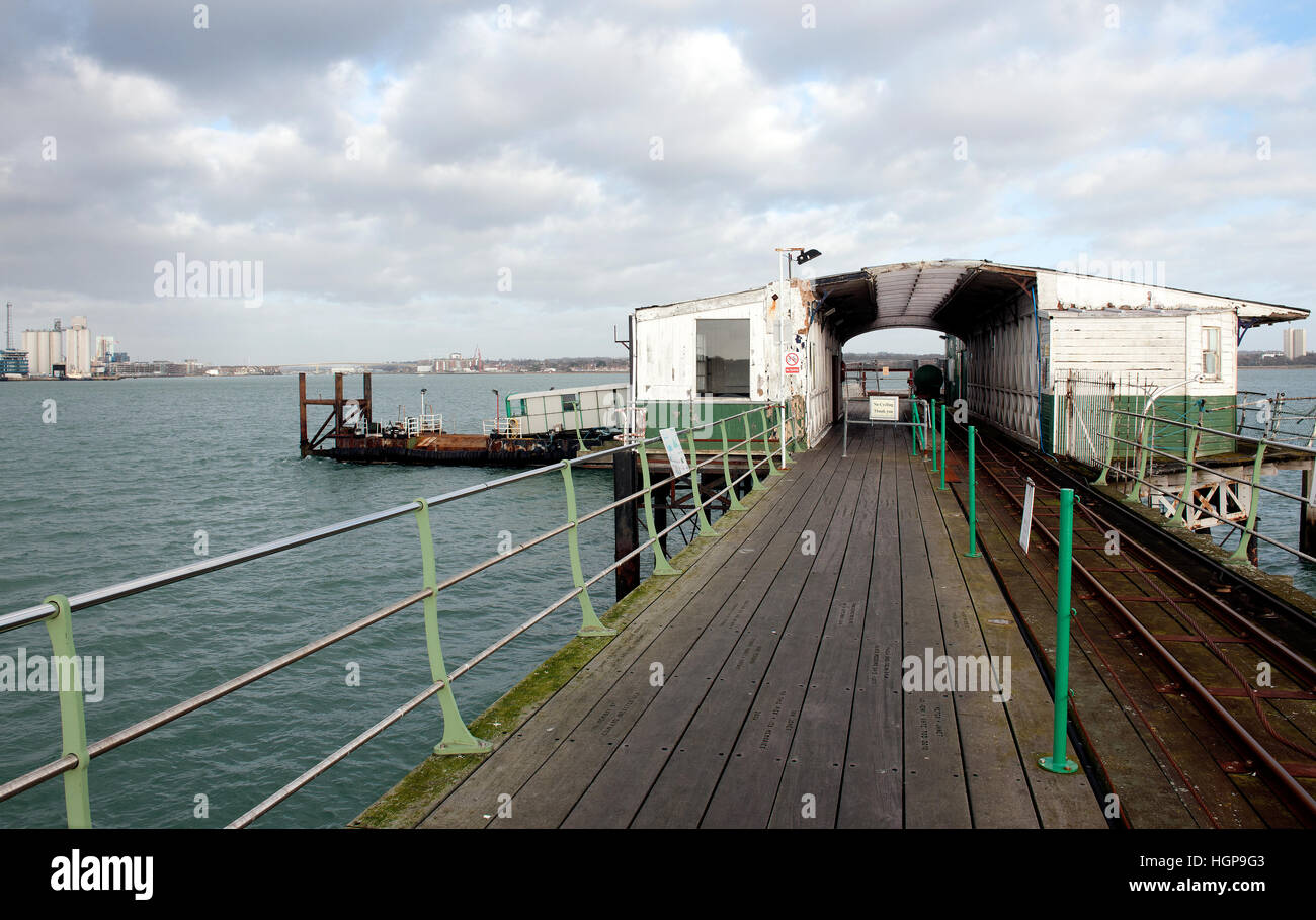 Hythe Pier Stock Photos & Hythe Pier Stock Images - Alamy