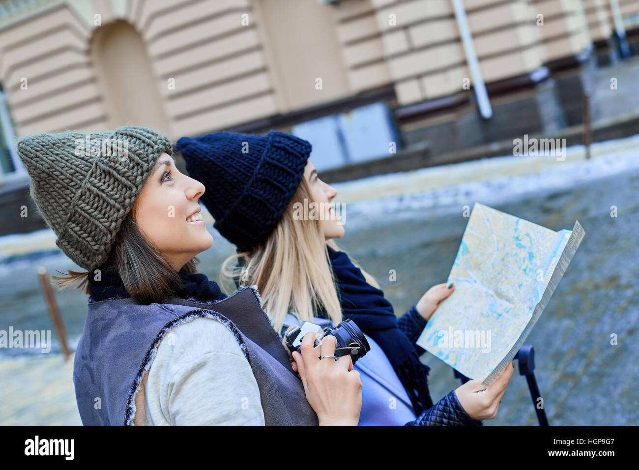 Two friends tourists choose attractions on the map Stock Photo - Alamy
