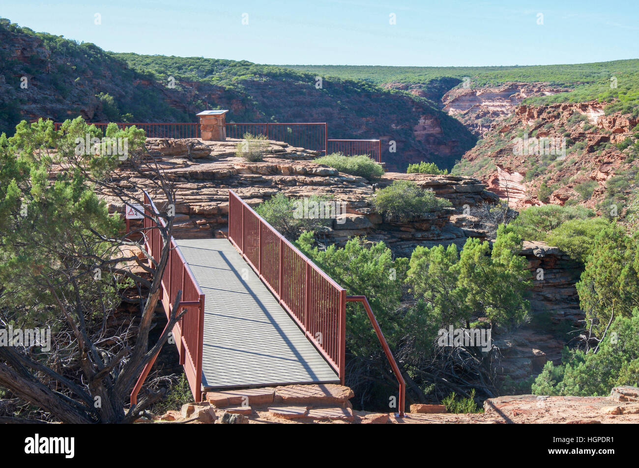 Elevated pedestrian bridge to the Z-bend lookout in the native bushland ...