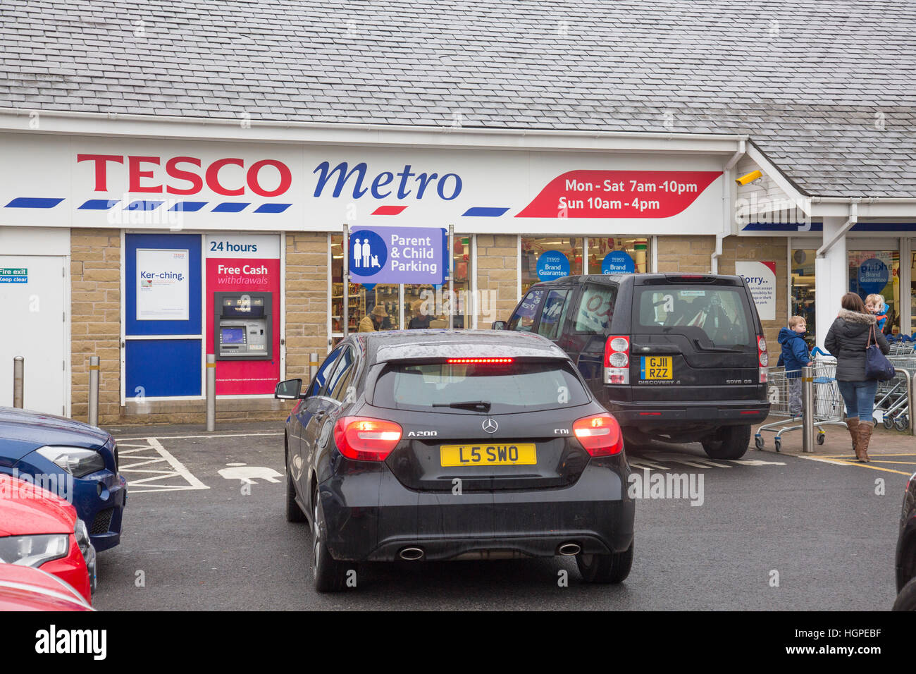 Tesco metro supermarket store hi-res stock photography and images - Alamy
