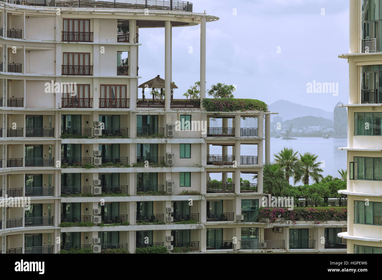 Multi storey hotel hi-res stock photography and images - Alamy