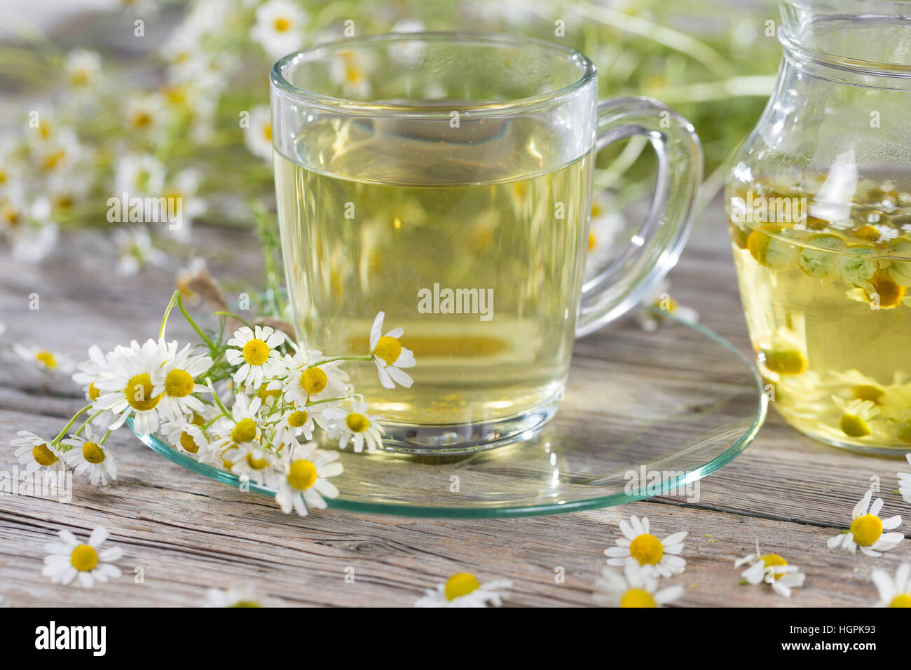 Kamillenbluten tee hi-res stock photography and images - Alamy