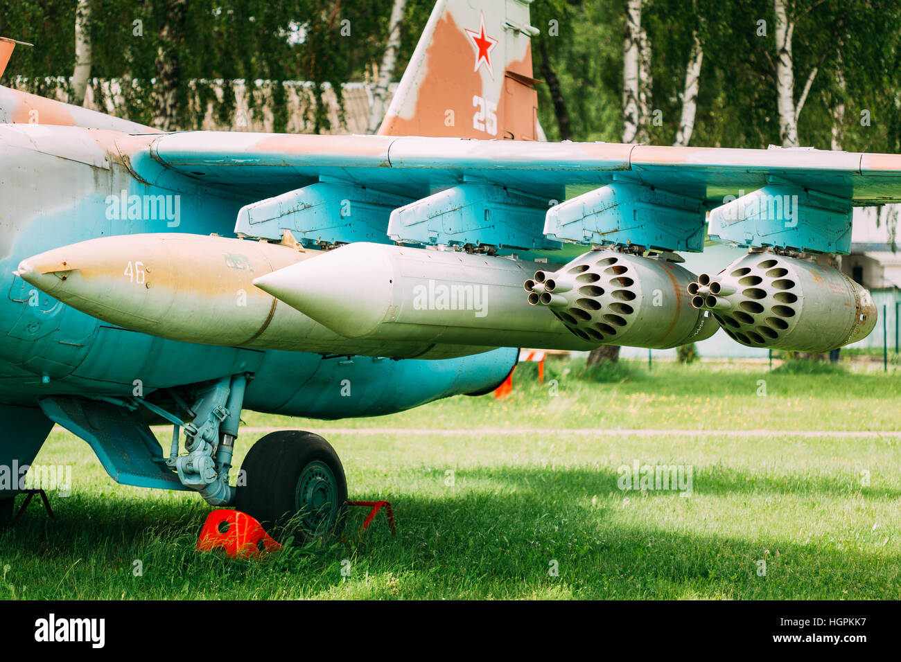 Weapons pylon hi-res stock photography and images - Alamy