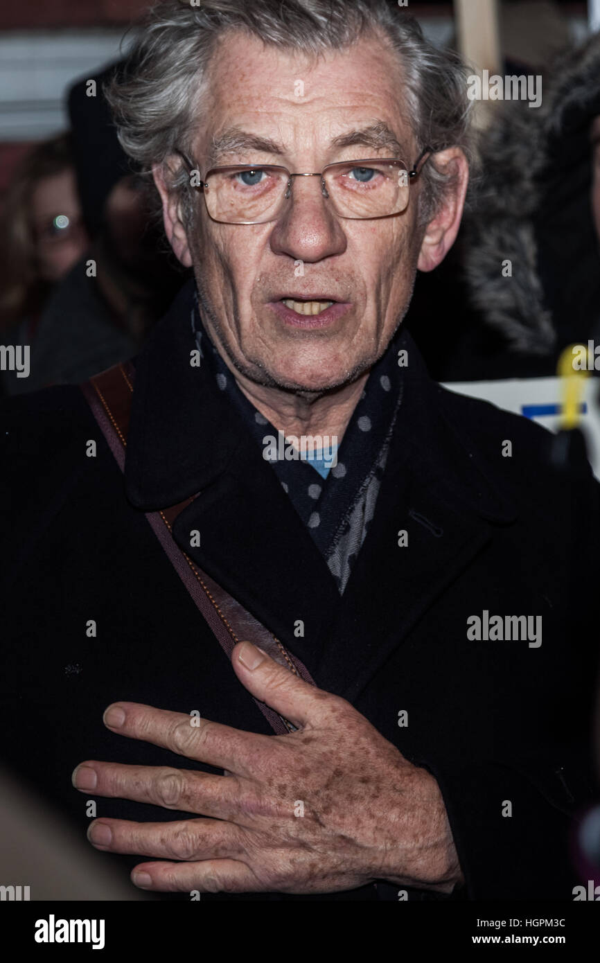 Ian mckellen actor hi-res stock photography and images - Alamy