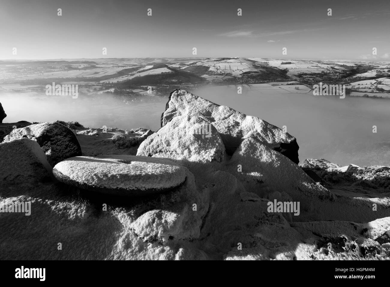 Winter snow, Curbar edge, Peak District National Park, Derbyshire ...