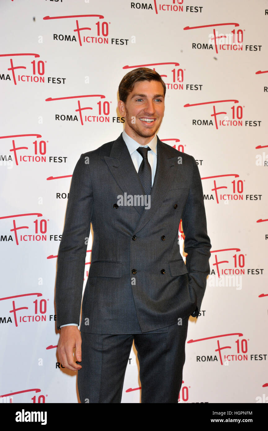 Alan Cappelli (wearing a Luis Vuitton suit) attending the premiere of ...