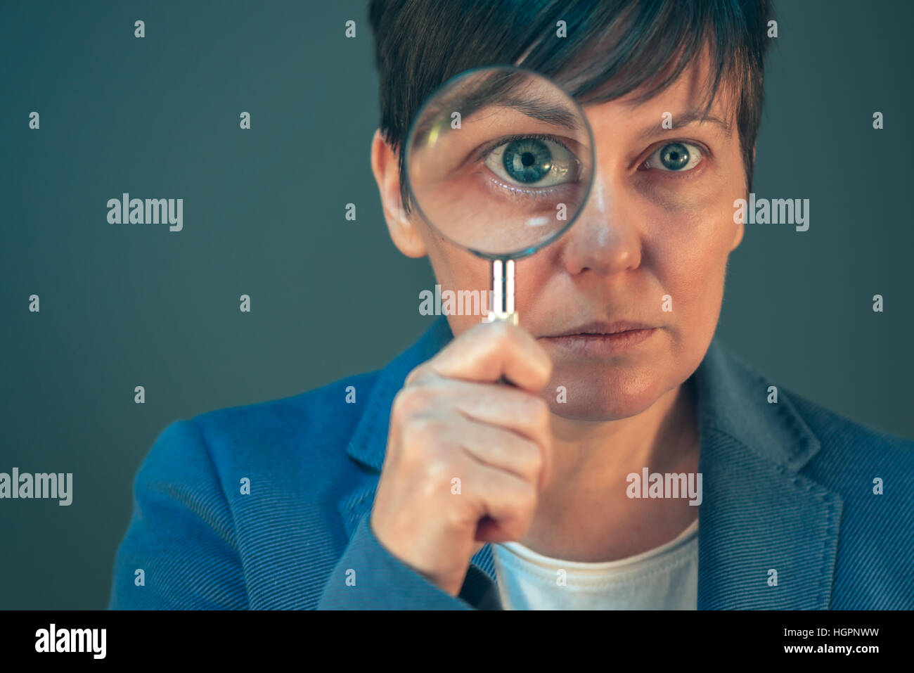 Magnifying glass search hi-res stock photography and images - Alamy