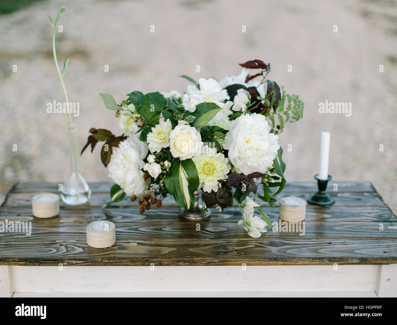 Flower composition. fine bouquet of flowers Stock Photo - Alamy