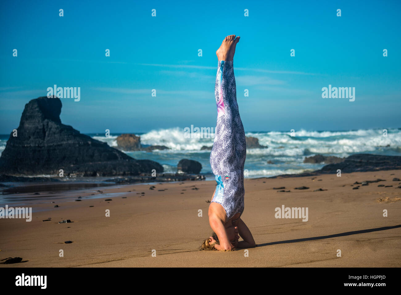 woman doing a headstand on the beach Stock Photo - Alamy