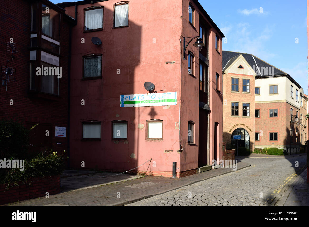 High street old town hull hi-res stock photography and images - Alamy