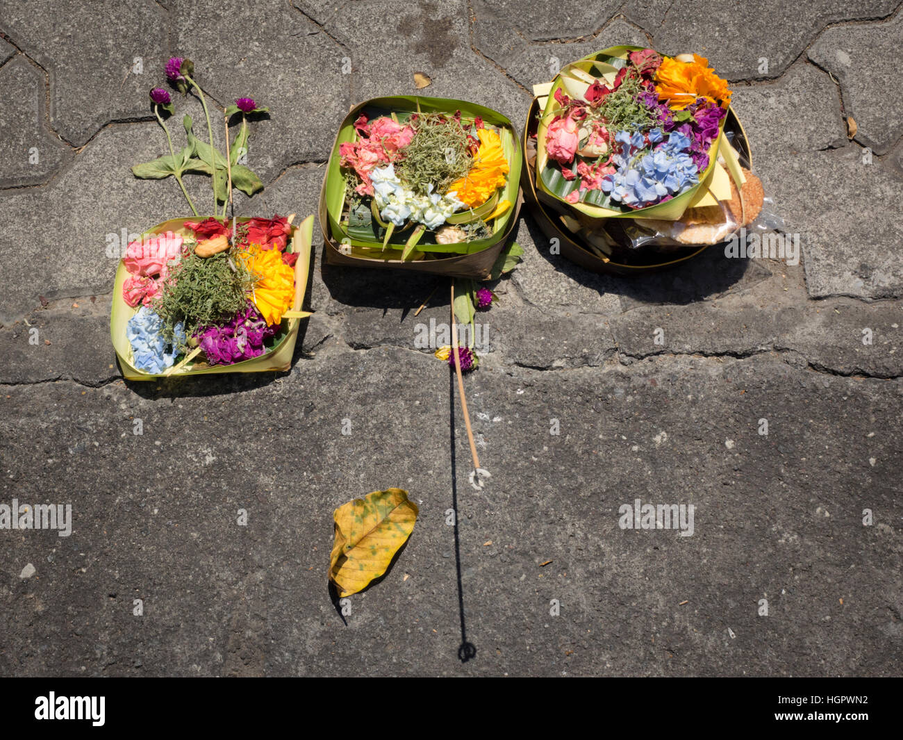 Opfergaben in Bali Stock Photo - Alamy