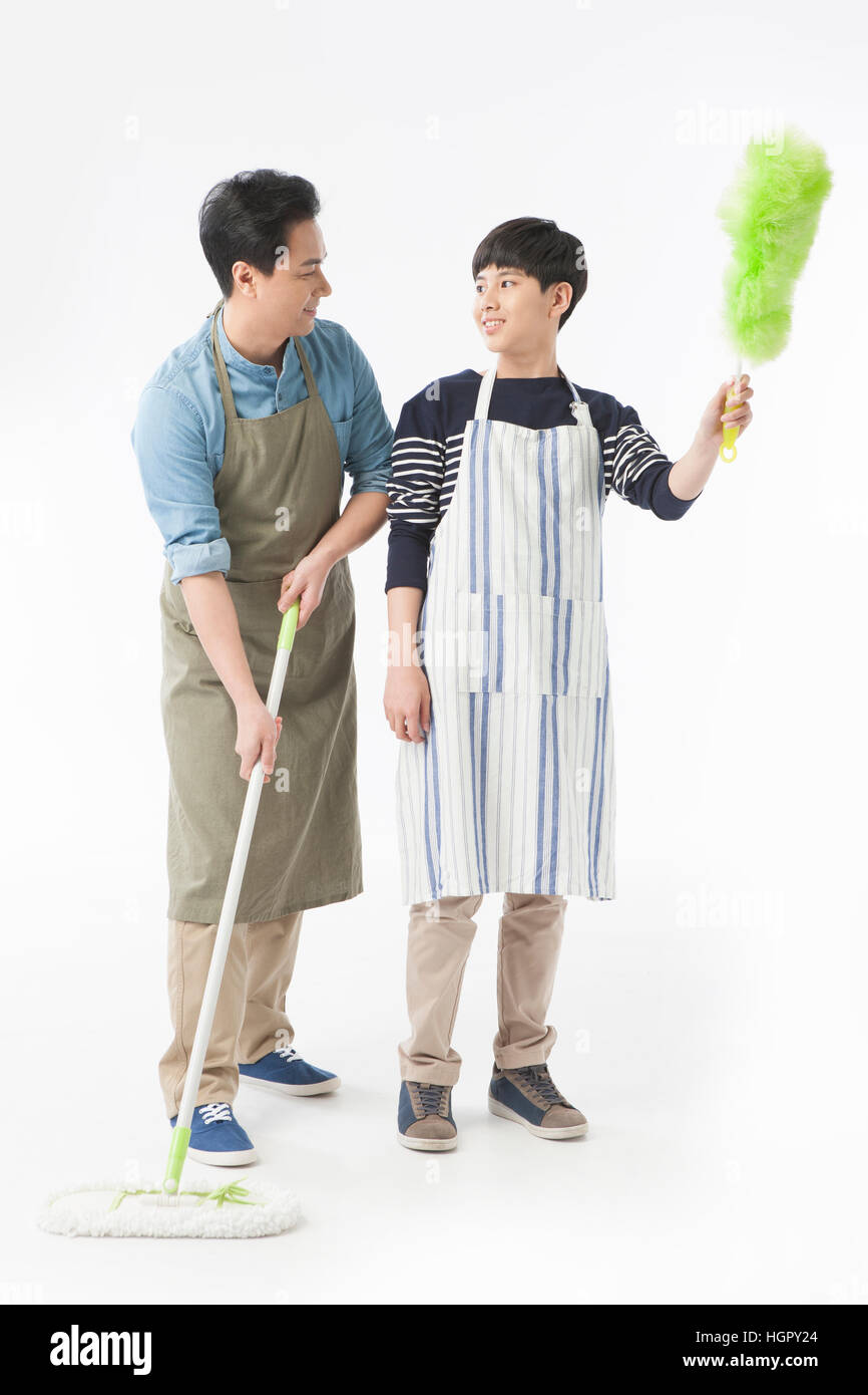 Family cleaning together hi-res stock photography and images - Alamy