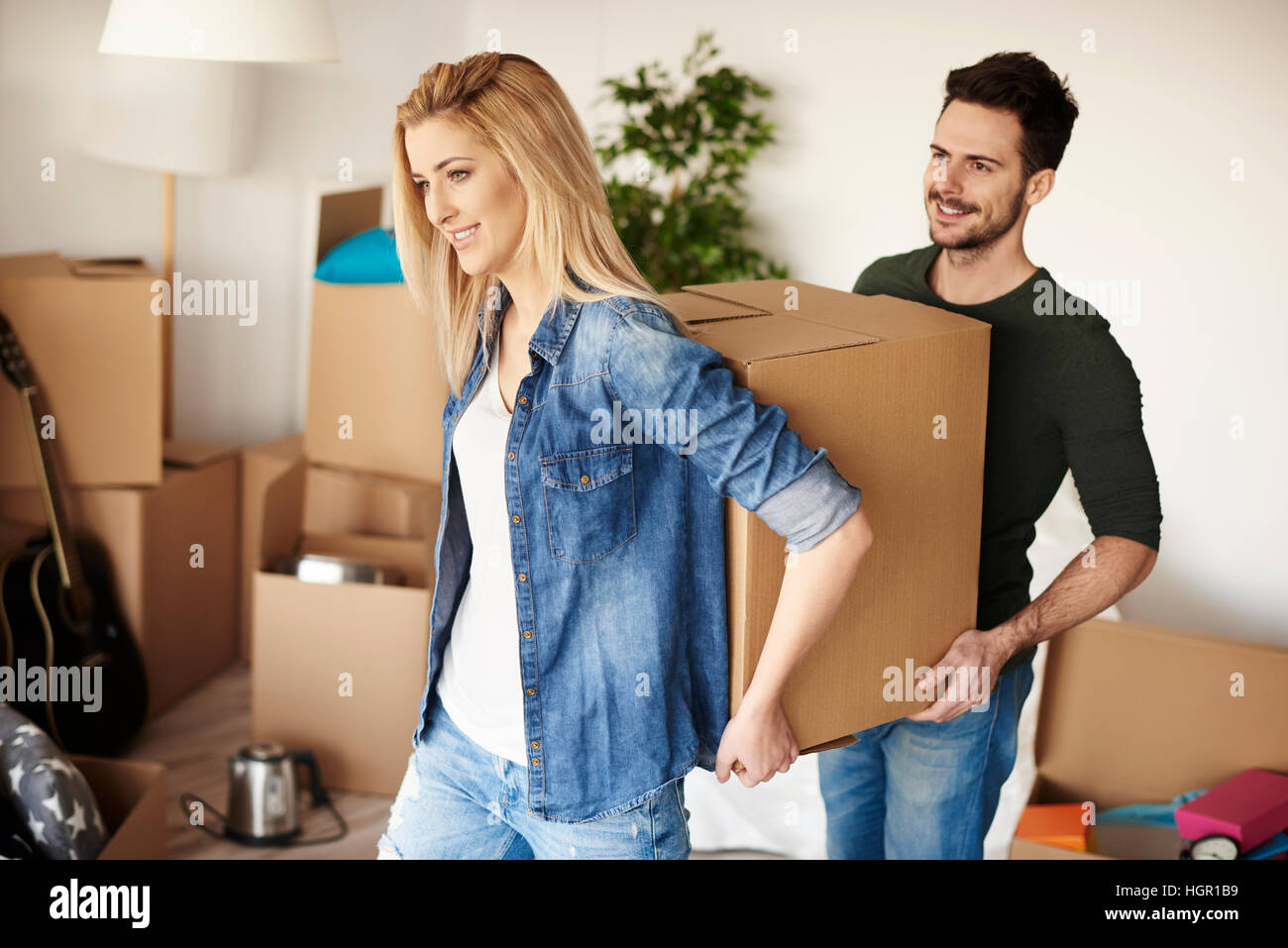 Couple unpacking boxes in their new home Stock Photo - Alamy