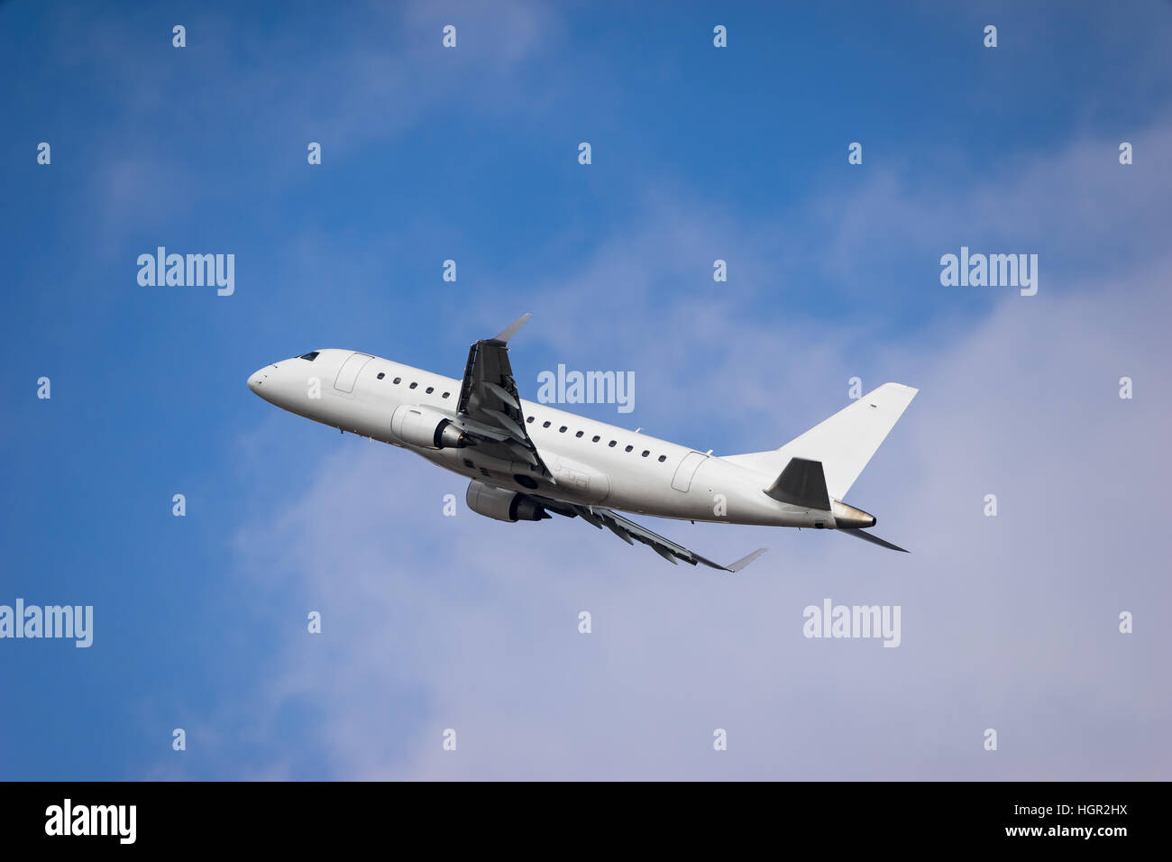 Airliner aircraft jet takeoff liftoff hi-res stock photography and ...
