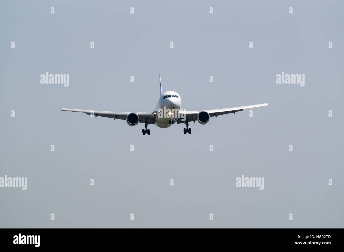 Airplane landing to the airport Stock Photo - Alamy