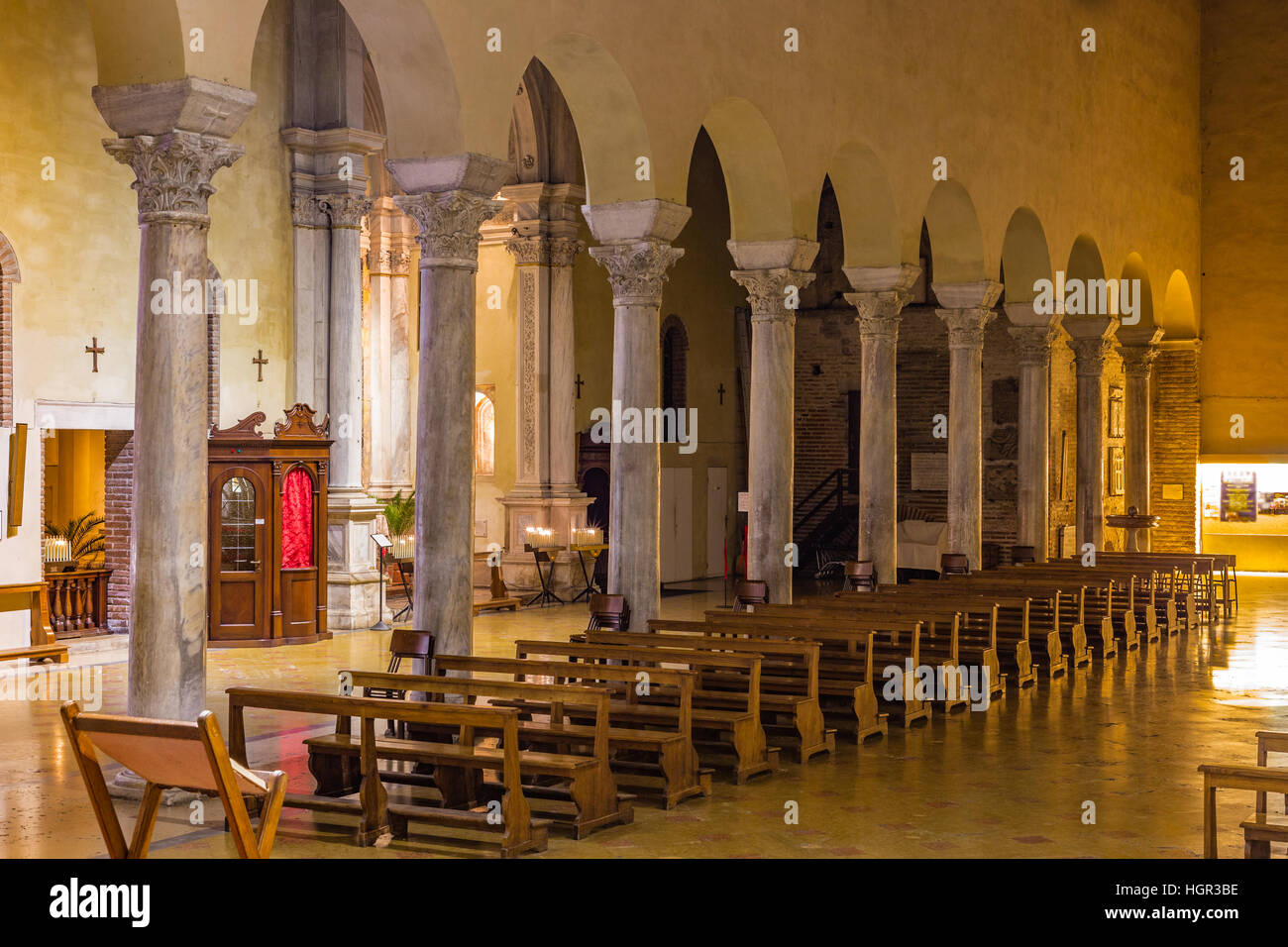 Row benches in church hi-res stock photography and images - Alamy