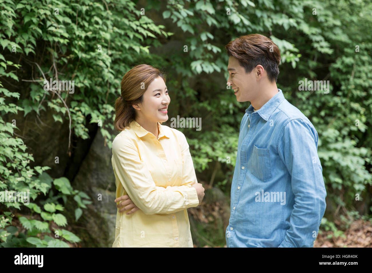 Face to face conversation hi-res stock photography and images - Alamy