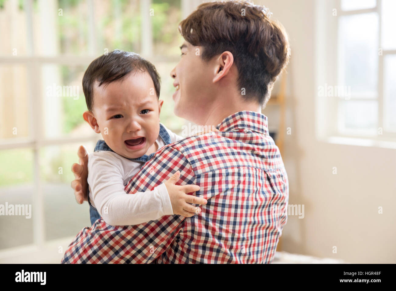Father hugging his crying baby son Stock Photo - Alamy