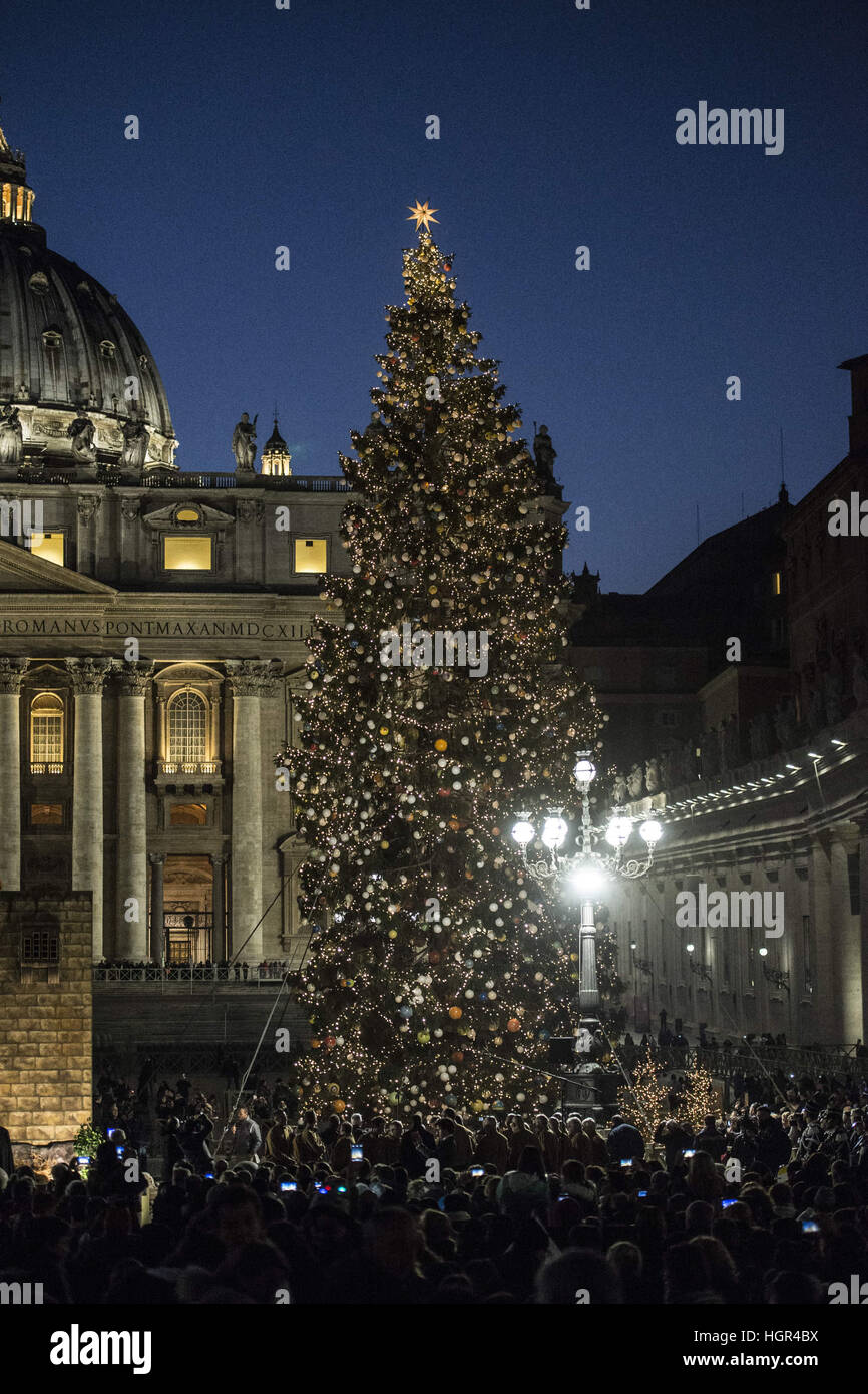 The Ignition of the crib and the Christmas tree in St. Peter's Square ...