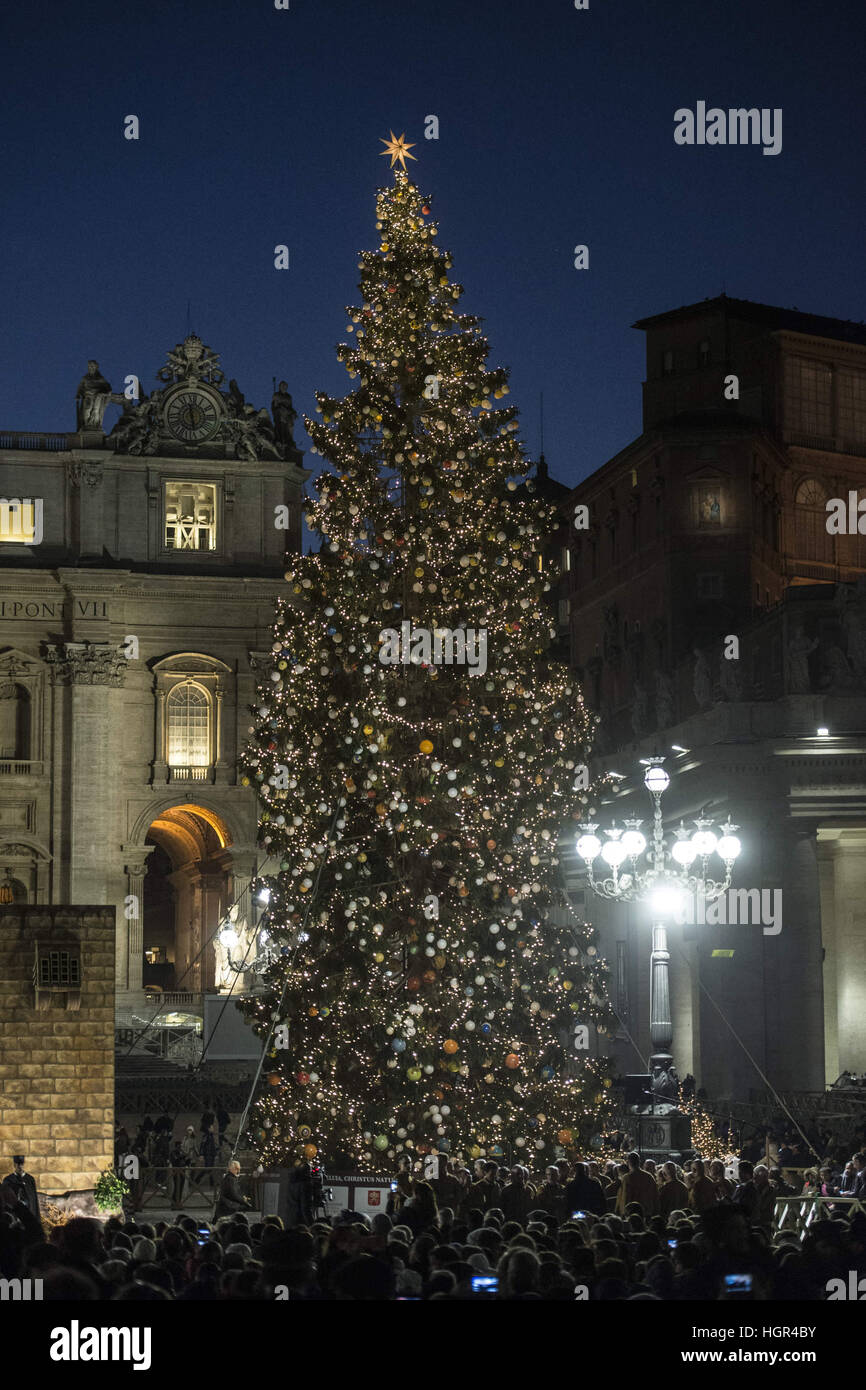 The Ignition of the crib and the Christmas tree in St. Peter's Square ...