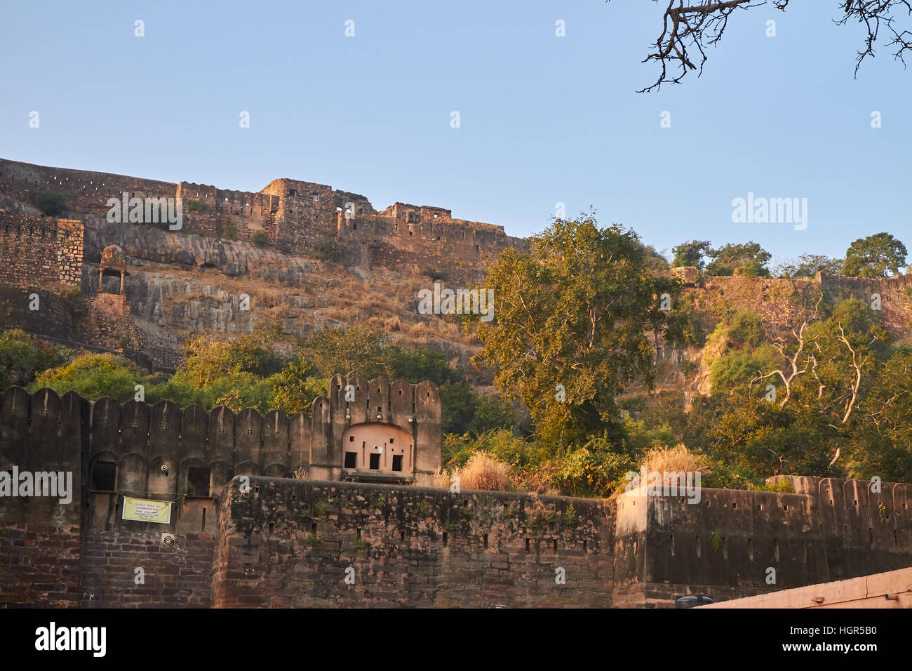 Old fort at the Ranthambore National Park in Rajasthan, India Stock ...