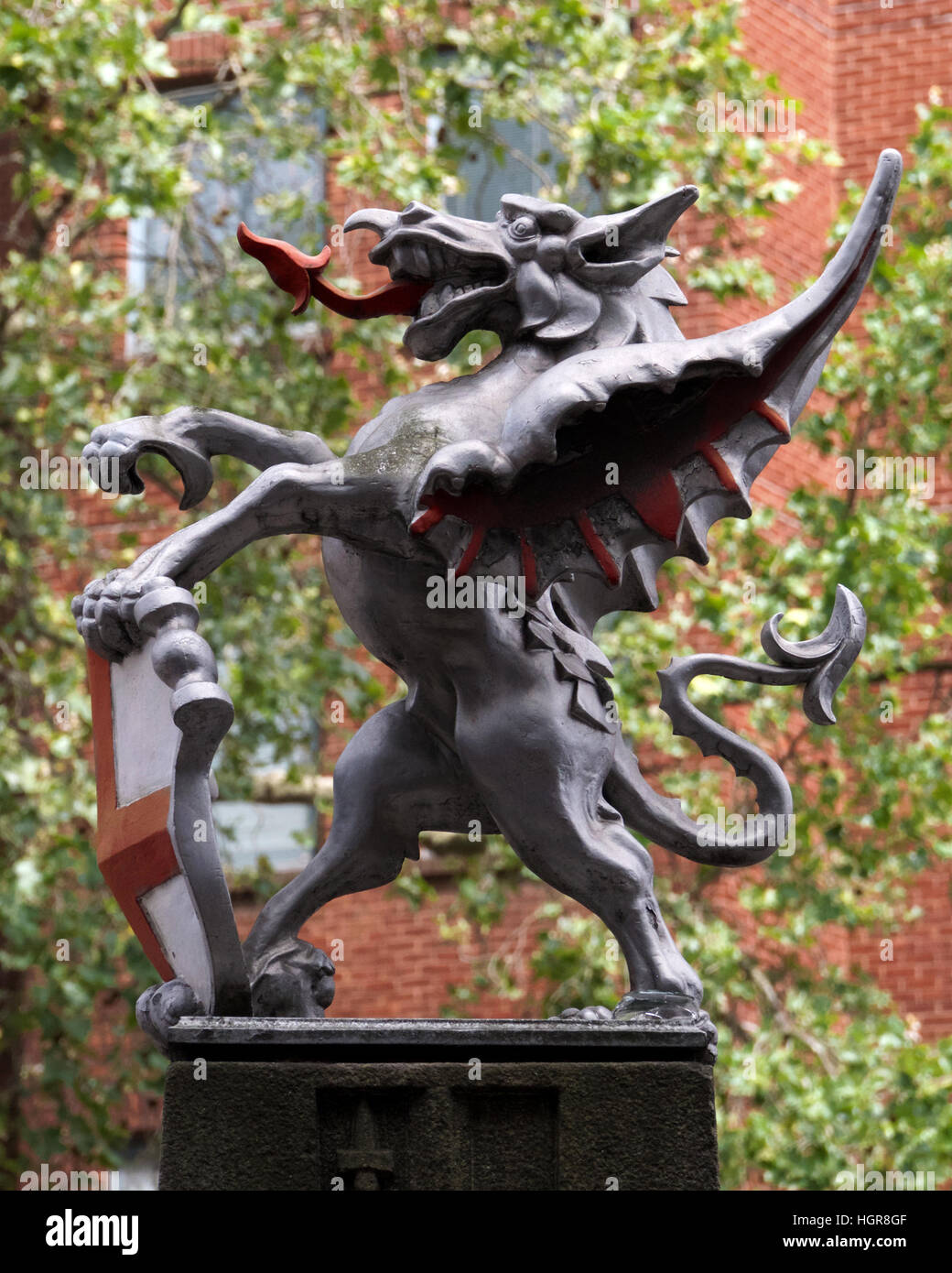 City of london dragon statue hi-res stock photography and images - Alamy