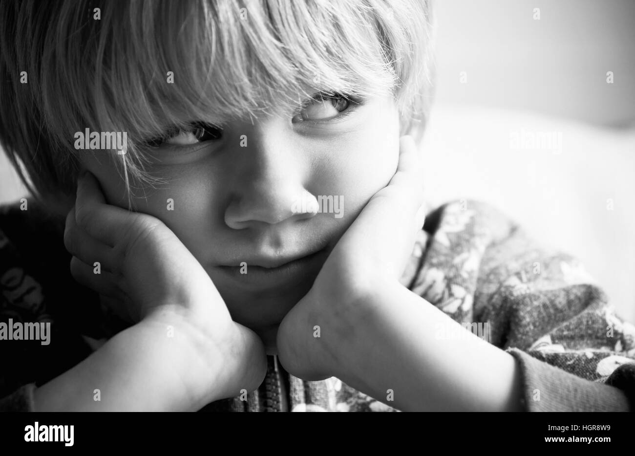 Frightened child hi-res stock photography and images - Alamy