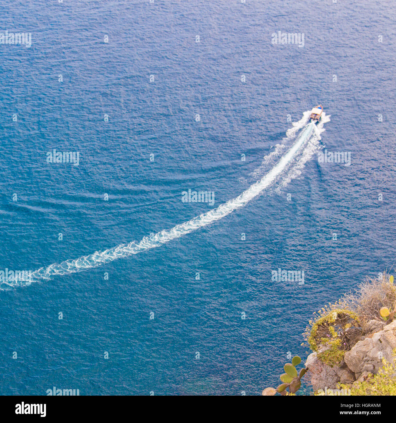 Speedboat cruising hi-res stock photography and images - Alamy