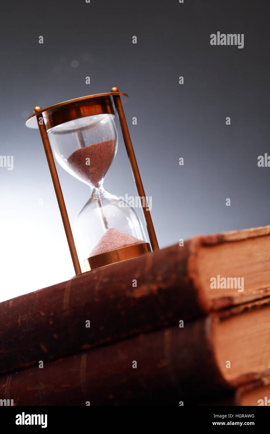 Vintage antique hourglass hi-res stock photography and images - Alamy