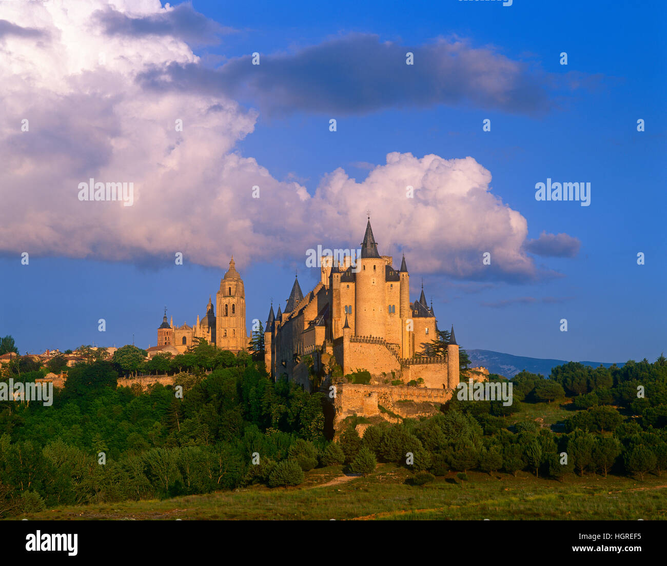 The Alcazar and Cathedral, Segovia, Castile y Lyon, Spain Stock Photo ...