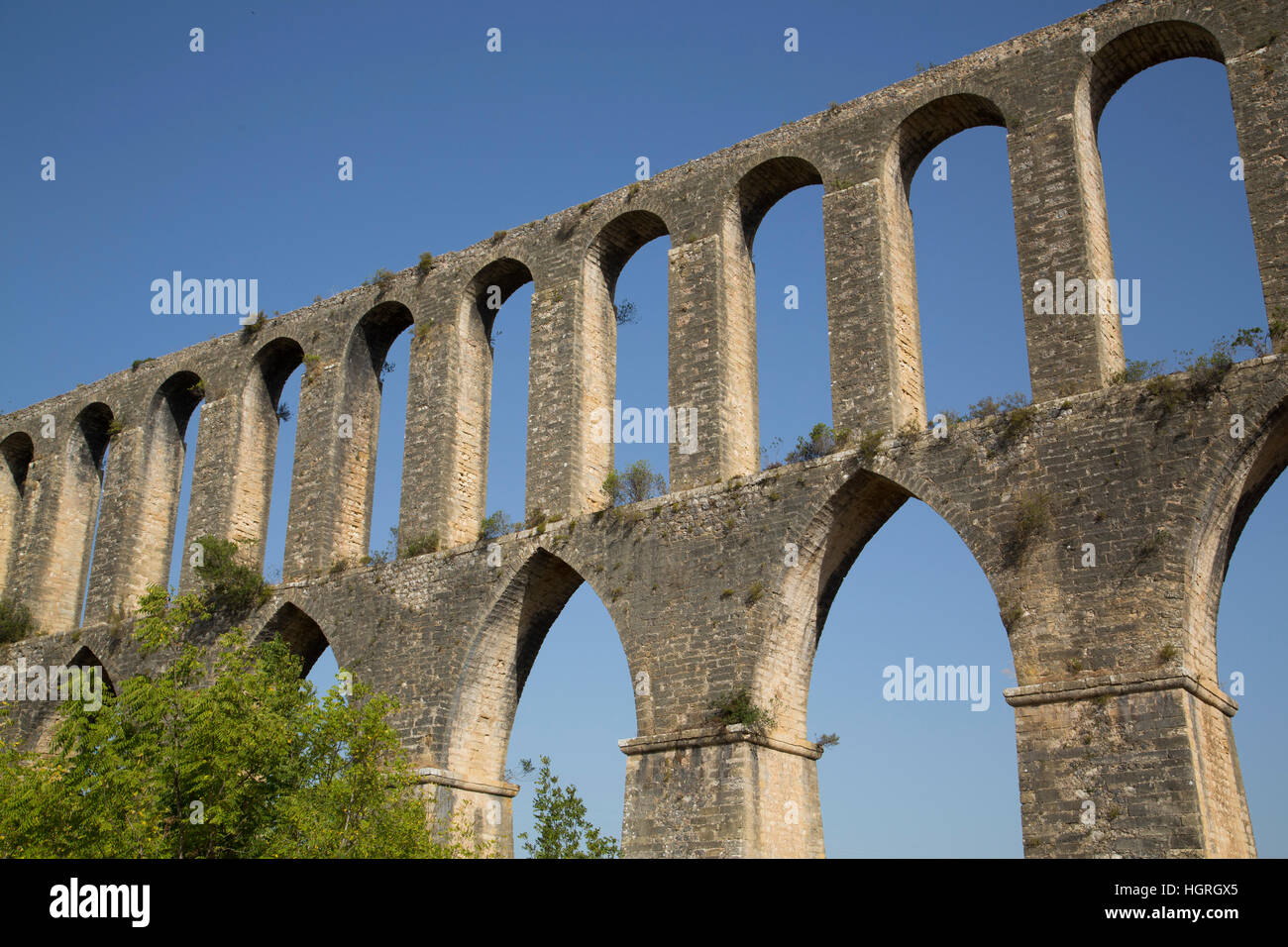 Roman aqueduct design hi-res stock photography and images - Alamy