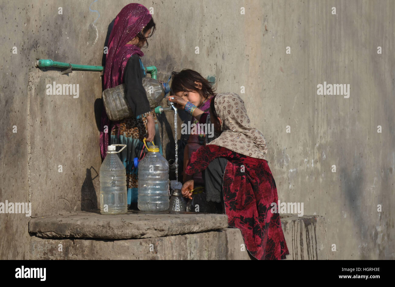 Lahore, Pakistan. 12th Jan, 2017. Pakistani people busy in their ...