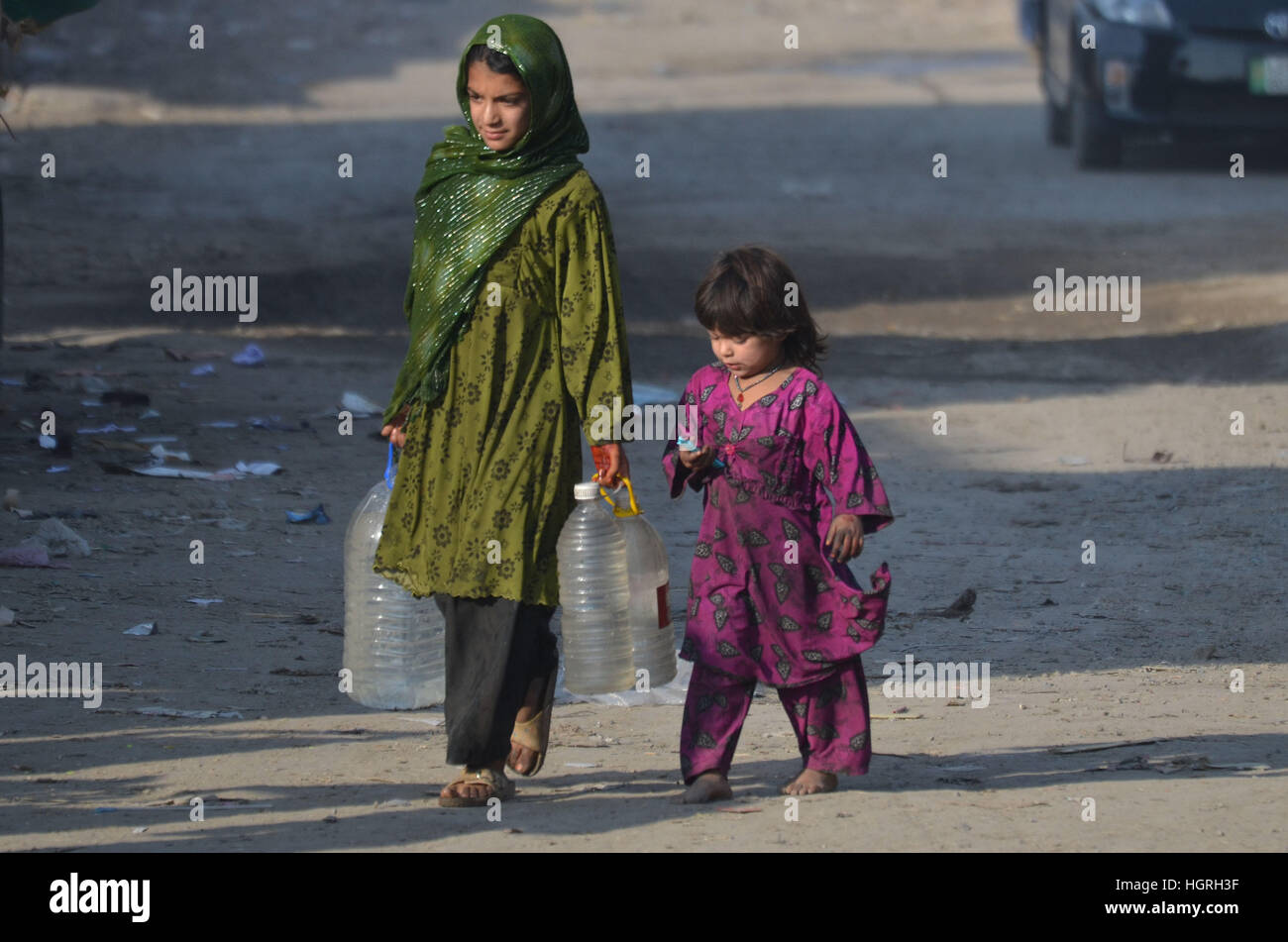 Lahore, Pakistan. 12th Jan, 2017. Pakistani people busy in their ...
