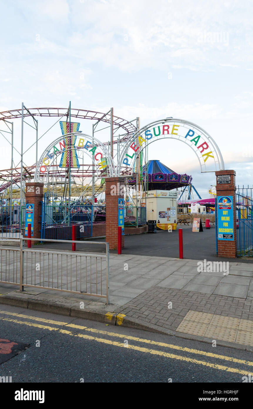Pleasure beach fun fair hi-res stock photography and images - Alamy