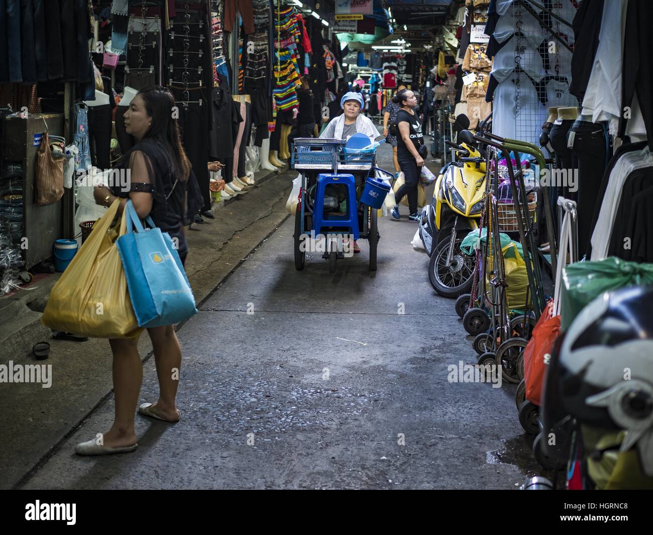 Bangkok, Bangkok, Thailand. 12th Jan, 2017. A food vendor pushes her ...